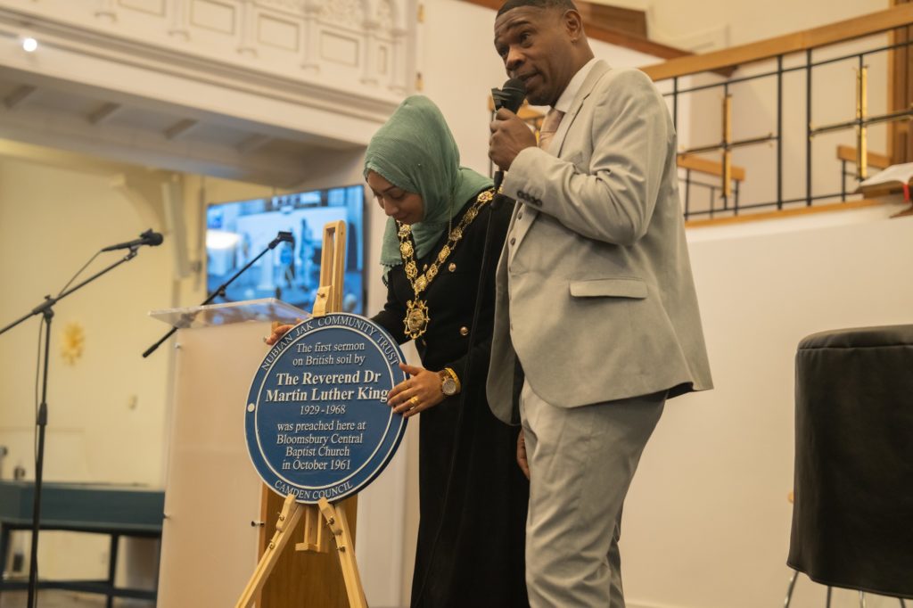 Royaume-Uni: La première plaque commémorative de Martin Luther King ...