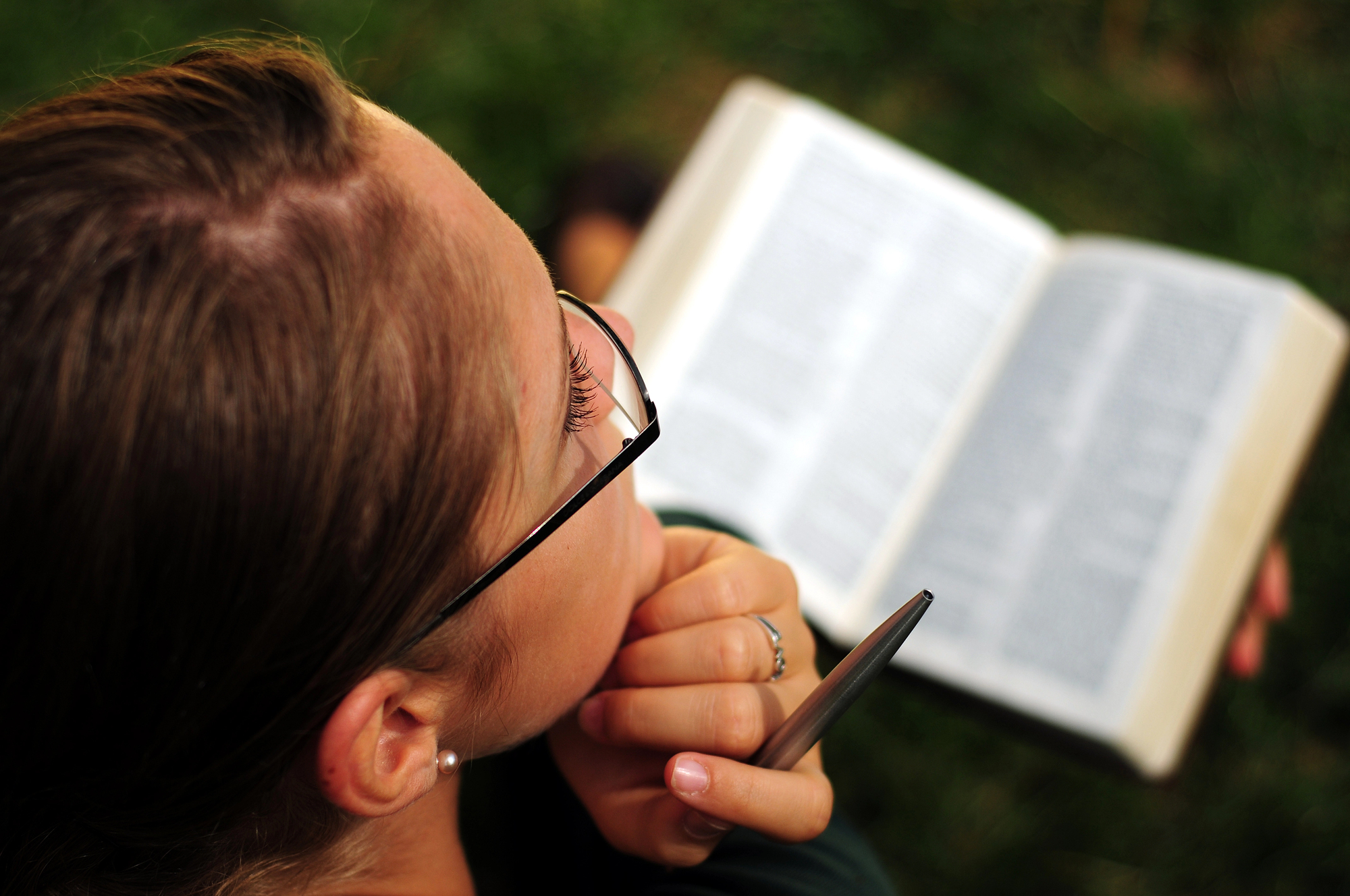 Les plus jeunes générations ont recommencé à lire la Bible chaque ...